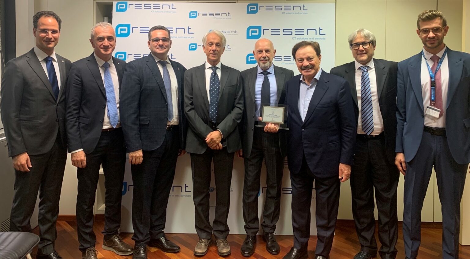 Present riceve il Fidelity Award da SQS Italia - Present